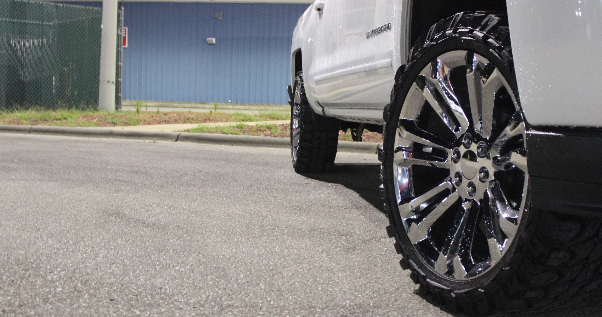 Why Do So Many Truck Enthusiasts Buy OEM Replica Wheels? | Custom Offsets