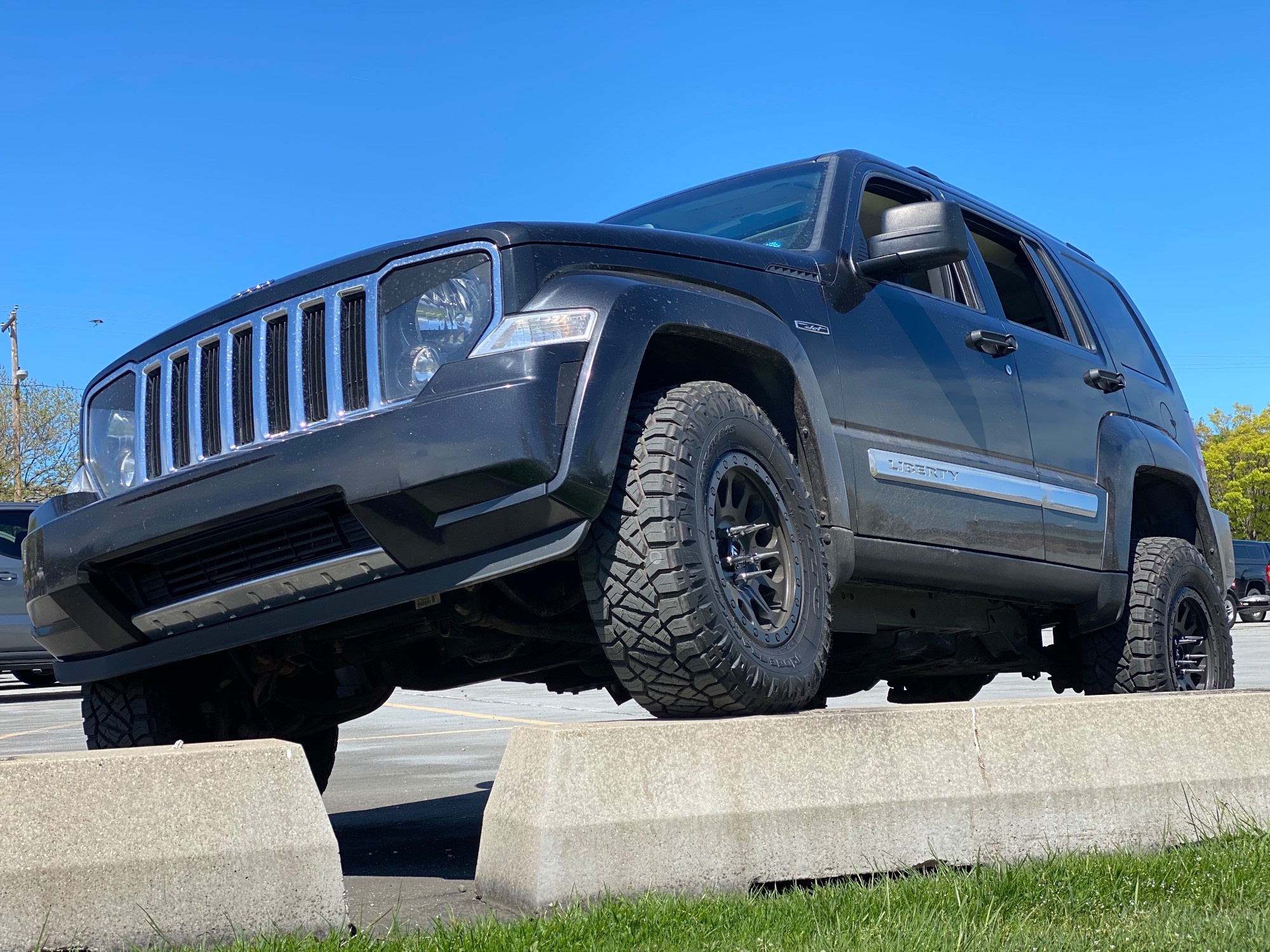 What Wheels and Tires Best Fit A Jeep Liberty For Off-Roading ...