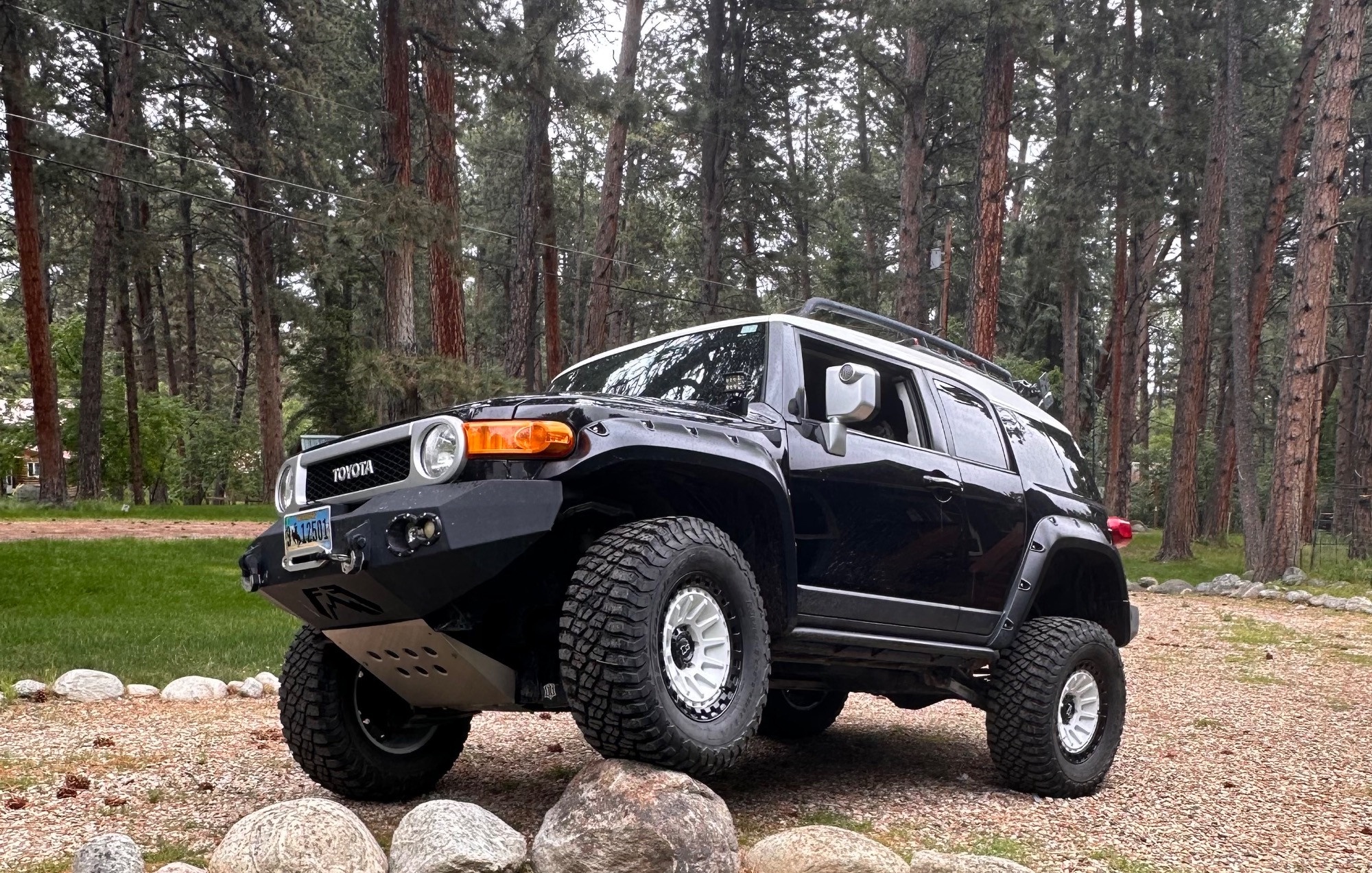 What Wheels and Tires Best Fit A Toyota FJ Cruiser For Off-Roading ...