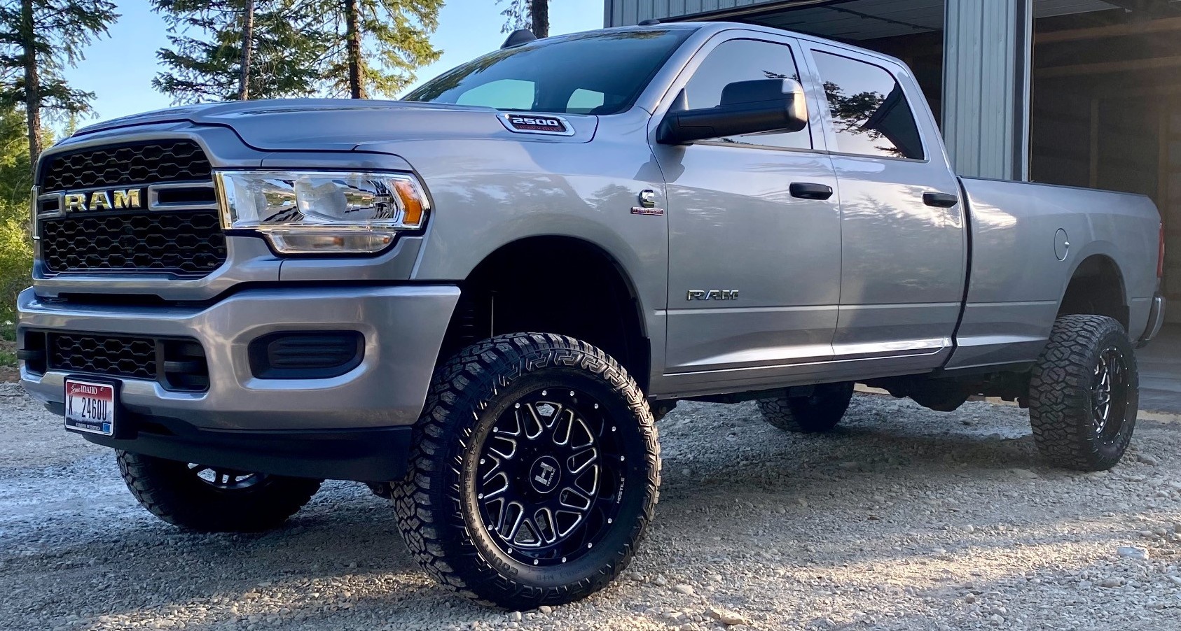 What Wheels and Tires Best Fit A Current-Gen RAM 2500 HD? | Custom Offsets